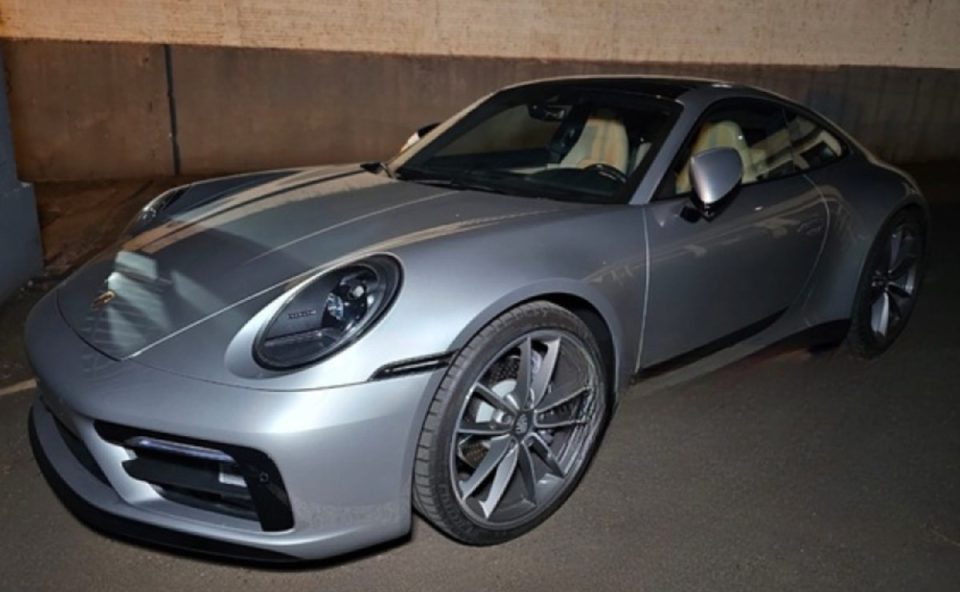 Porsche avaliada em R$ 1 milhão e sem placas é apreendida após blitz